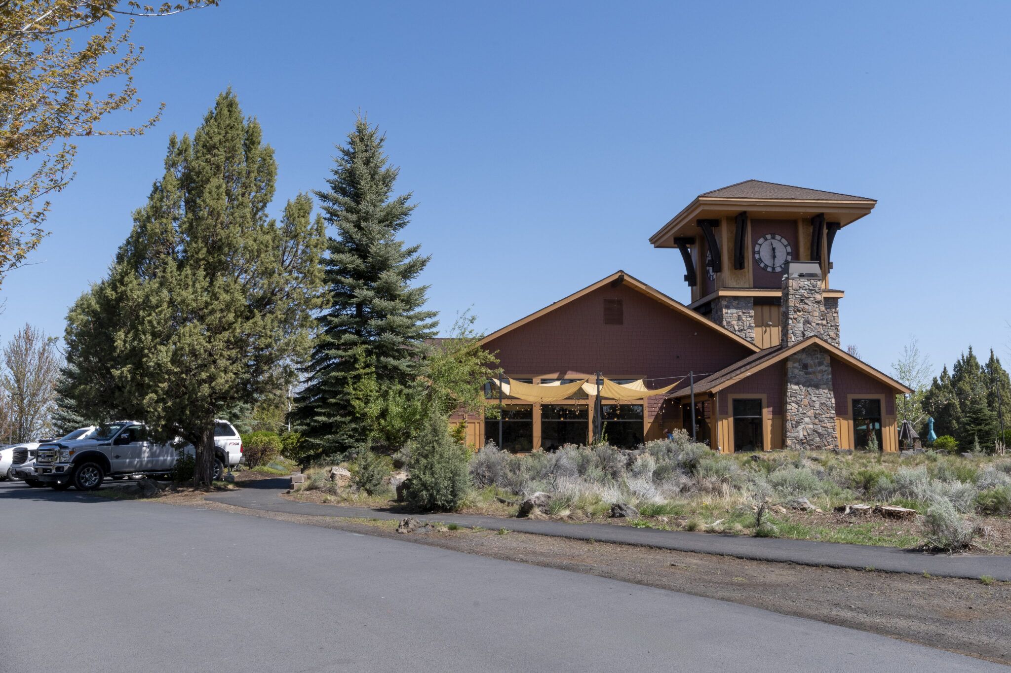 Snow Skiing Oregon: Snowshoeing, Skiing & Cozy Resort Nights - Canyon ...